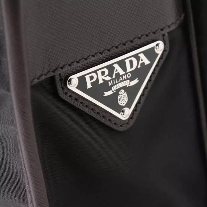 女王驾到！Prada 身份特写